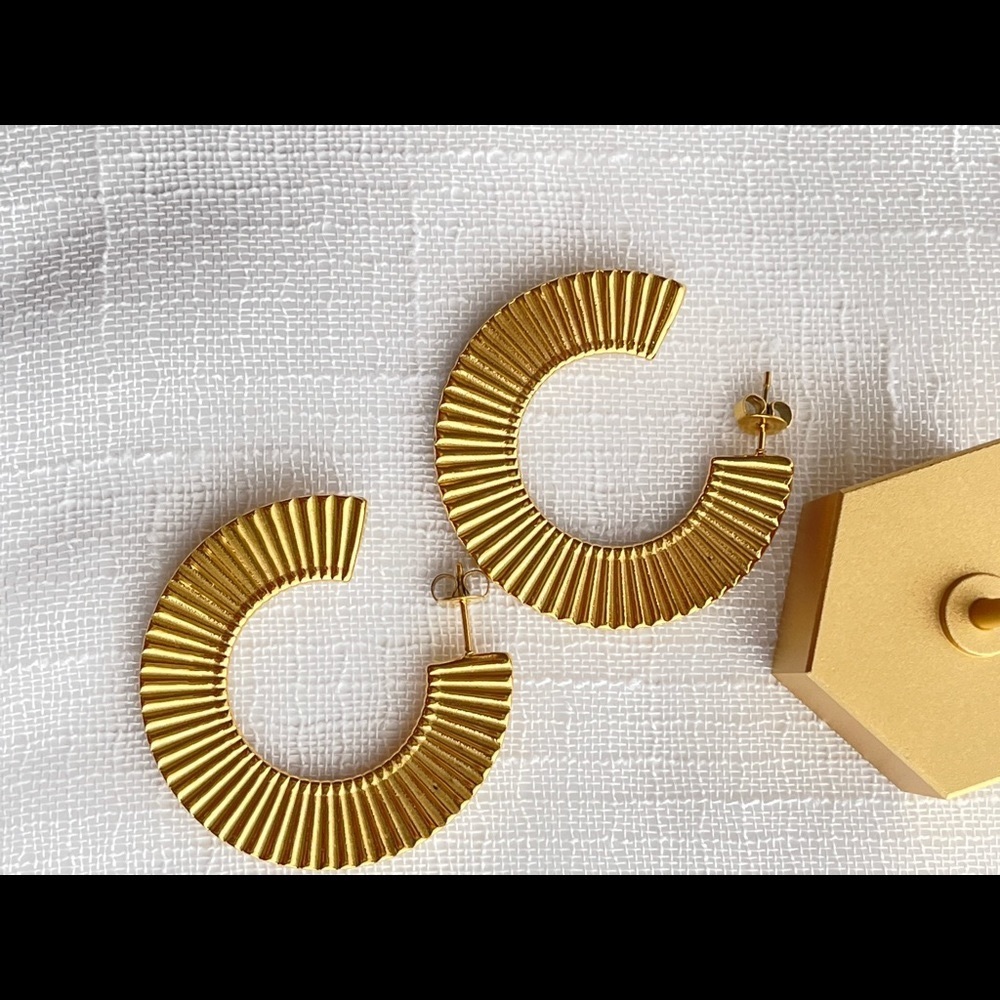 18k Gold Large Hoop Earring , Circle Round Earring - Gem